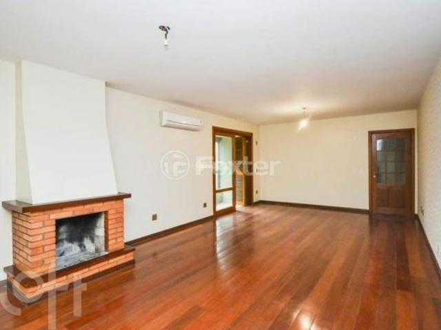 Apartamento, 3 dormitórios, 144.8 m², em Menino Deus