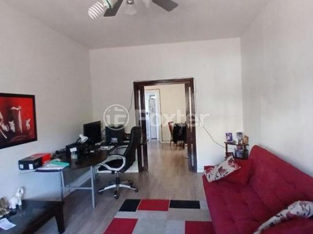 Apartamento, 3 dormitórios, 145.83 m², em Centro
