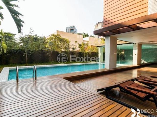Apartamento, 3 dormitórios, 145.36 m², em Petrópolis