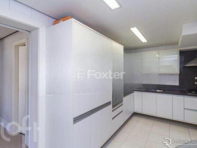 Apartamento, 3 dormitórios, 145 m², em Mont Serrat