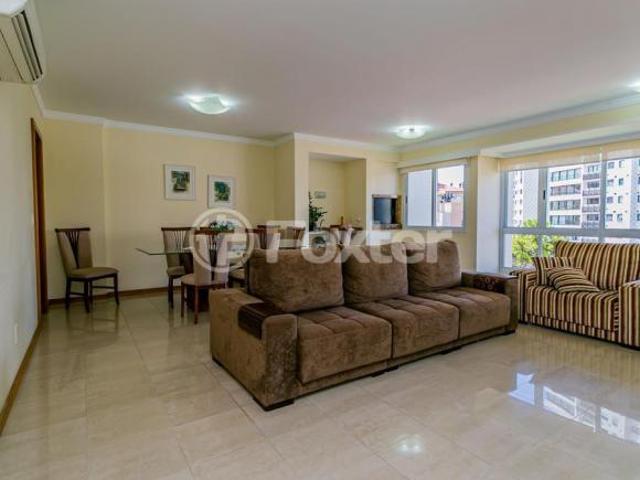 Apartamento, 3 dormitórios, 145 m², em Petrópolis
