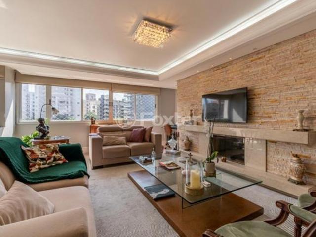 Apartamento, 3 dormitórios, 145 m², em Petrópolis
