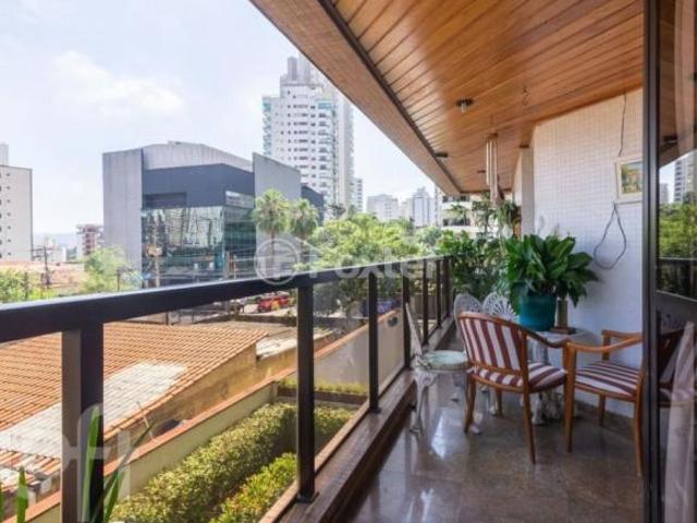 Apartamento, 3 dormitórios, 146 m², em Santana