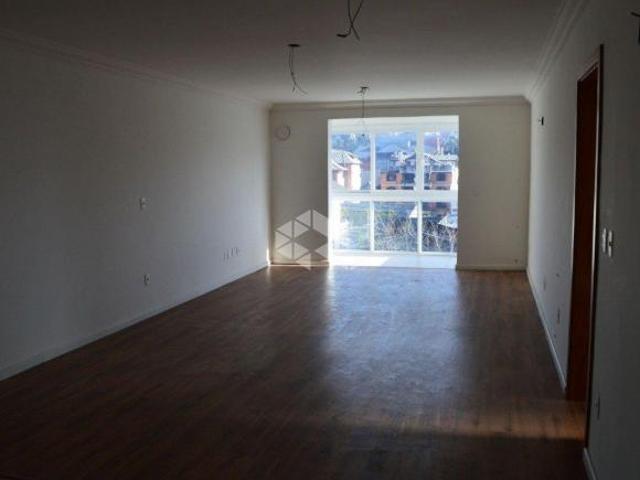 Apartamento 3 dormitórios, 146m² privativos, 2 vagas, no Centro de Gramado, a uma quadra da Rua Cobe
