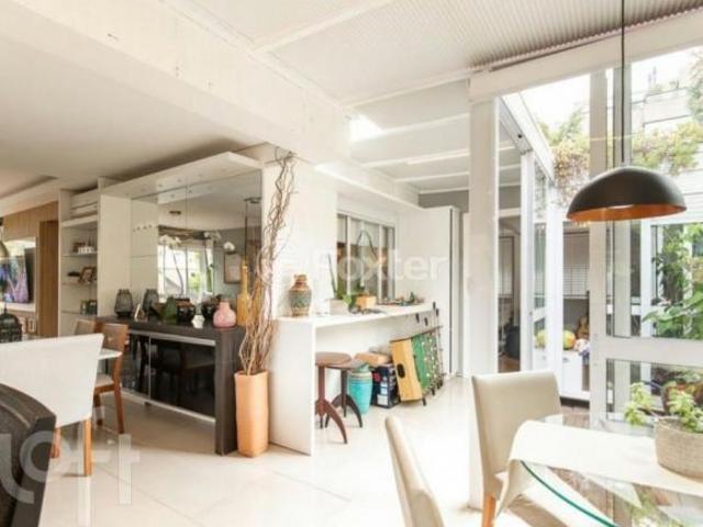 Apartamento, 3 dormitórios, 150.49 m², em Petrópolis