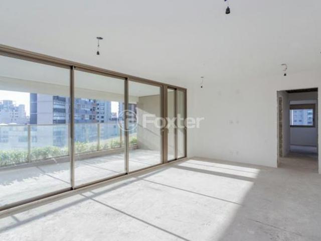 Apartamento, 3 dormitórios, 150 m², em Moema