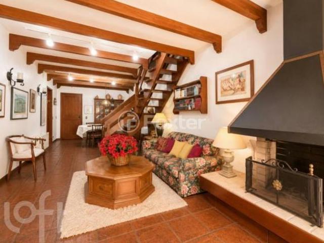 Apartamento, 3 dormitórios, 150 m², em Centro