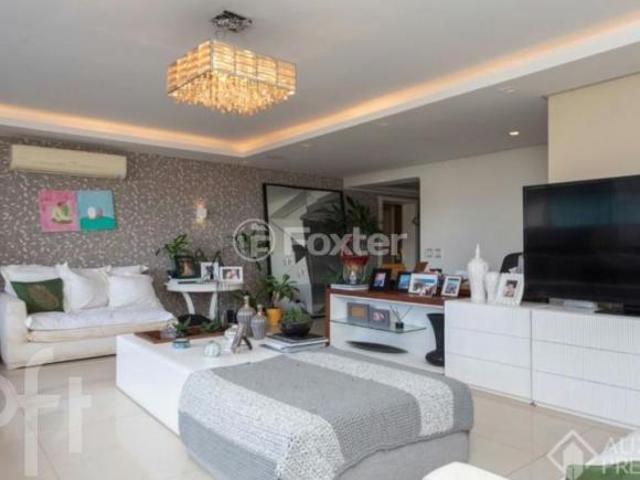 Apartamento, 3 dormitórios, 150 m², em Petrópolis
