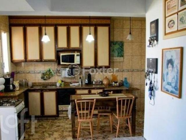 Apartamento, 3 dormitórios, 150 m², em Petrópolis