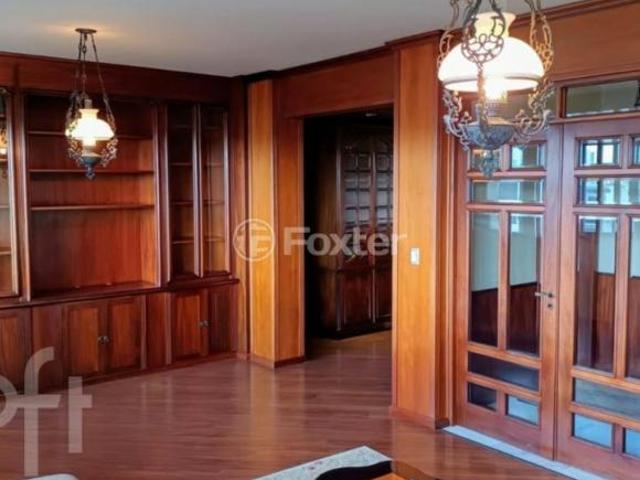 Apartamento, 3 dormitórios, 154.59 m², em Centro