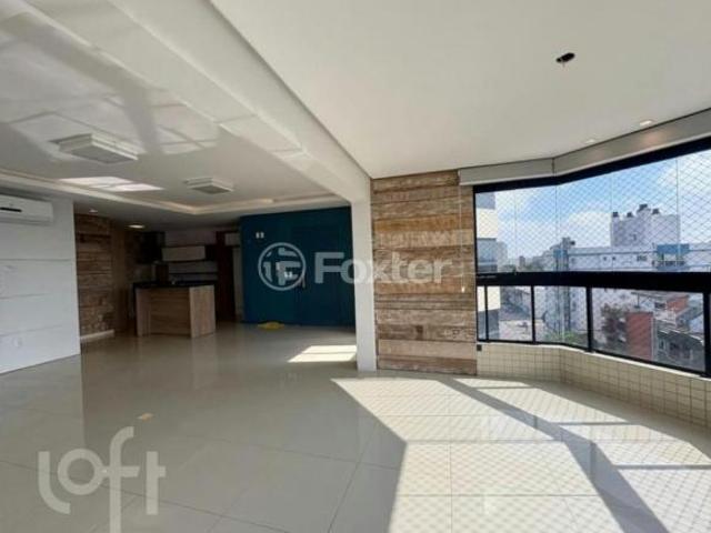 Apartamento, 3 dormitórios, 156 m², em Centro