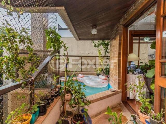 Apartamento, 3 dormitórios, 158.15 m², em Petrópolis