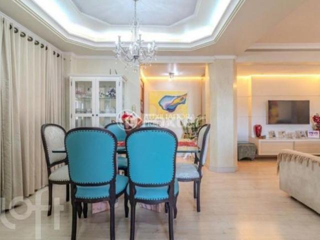Apartamento, 3 dormitórios, 159.69 m², em Centro