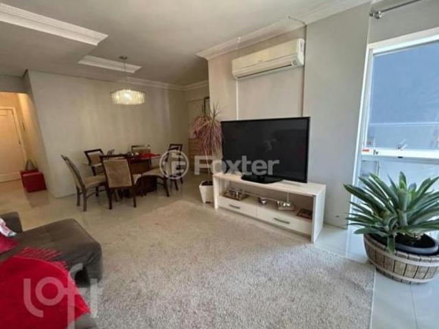 Apartamento, 3 dormitórios, 160 m², em Centro