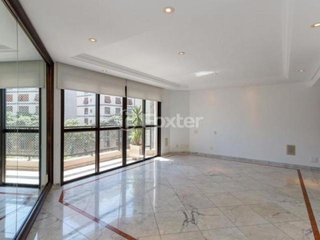 Apartamento, 3 dormitórios, 160 m², em Consolação