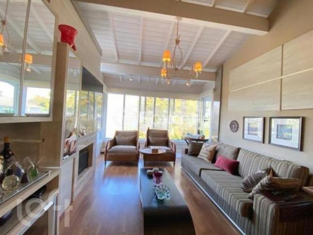 Apartamento, 3 dormitórios, 160 m², em Parque das Hortensias