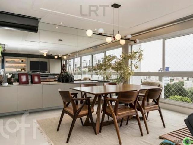 Apartamento, 3 dormitórios, 161.62 m², em Petrópolis