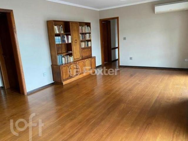 Apartamento, 3 dormitórios, 161.8 m², em Menino Deus