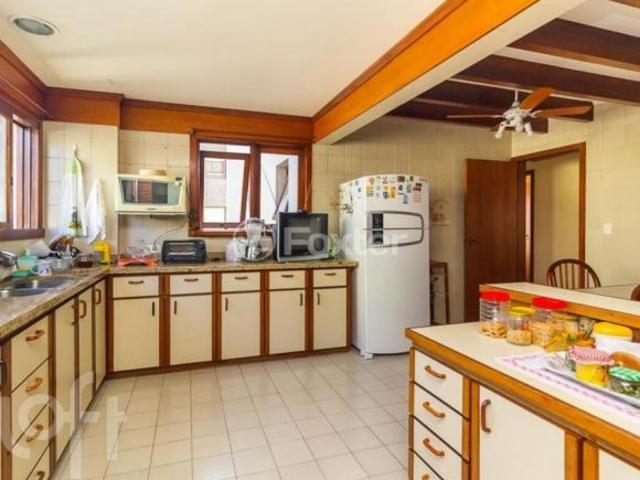 Apartamento, 3 dormitórios, 161.8 m², em Menino Deus