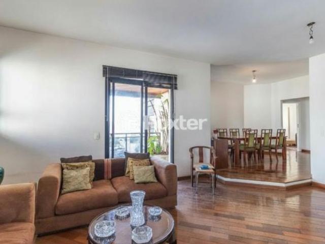 Apartamento, 3 dormitórios, 161 m², em Vila Mascote