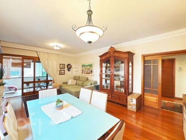 Apartamento, 3 dormitórios, 167.91 m², em Petrópolis