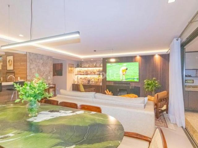 Apartamento, 3 dormitórios, 166.49 m², em Centro