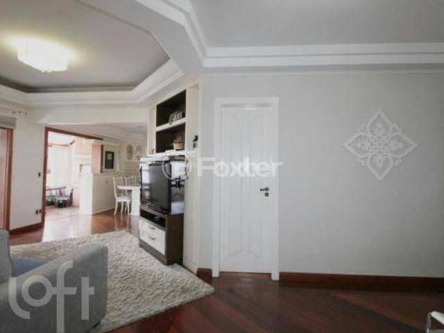 Apartamento, 3 dormitórios, 168.17 m², em Centro