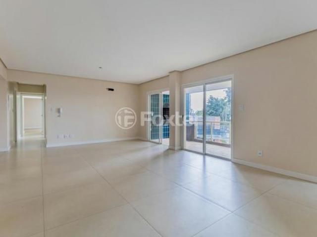 Apartamento, 3 dormitórios, 169 m², em Centro