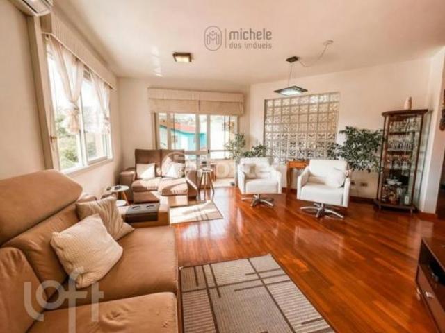 Apartamento, 3 dormitórios, 169 m², em Glória