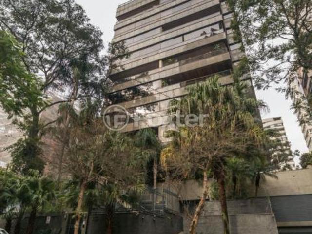 Apartamento, 3 dormitórios, 173.64 m², em Petrópolis
