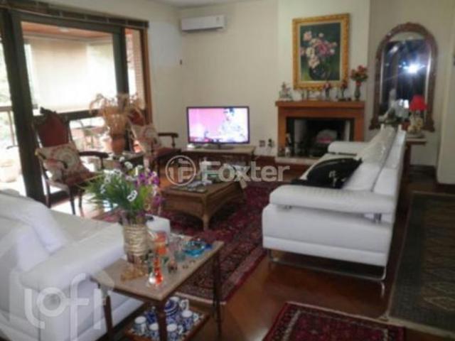 Apartamento, 3 dormitórios, 174.16 m², em Petrópolis
