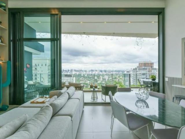 Apartamento, 3 dormitórios, 175 m², em Cerqueira César
