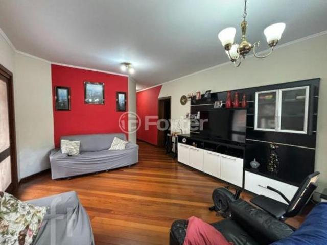 Apartamento, 3 dormitórios, 187 m², em Centro