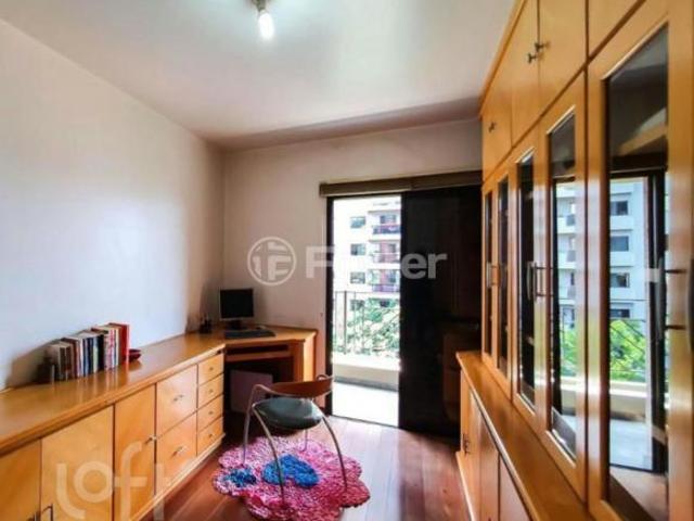 Apartamento, 3 dormitórios, 185 m², em Vila Mariana