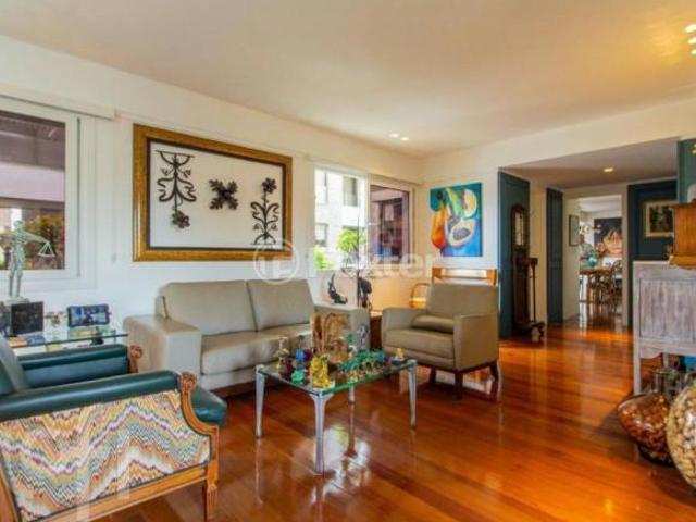 Apartamento, 3 dormitórios, 195 m², em Bela Vista
