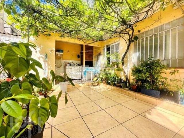 Apartamento, 3 dormitórios, 198 m², em Centro