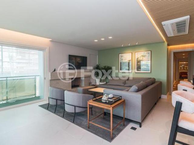 Apartamento, 3 dormitórios, 198 m², em Três Figueiras