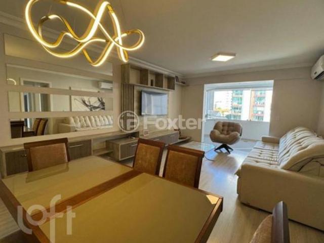 Apartamento, 3 dormitórios, 102 m², em Centro
