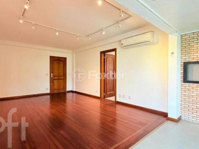Apartamento, 3 dormitórios, 107 m², em Petrópolis