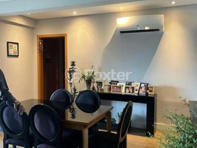 Apartamento, 3 dormitórios, 105 m², em Centro