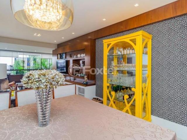 Apartamento, 3 dormitórios, 105 m², em Petrópolis
