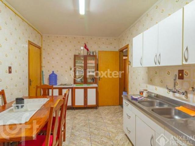 Apartamento, 3 dormitórios, 110.54 m², em Centro