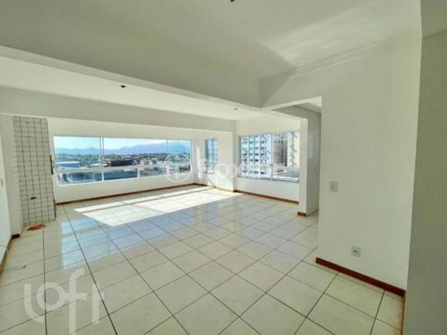 Apartamento, 3 dormitórios, 110.71 m², em Centro