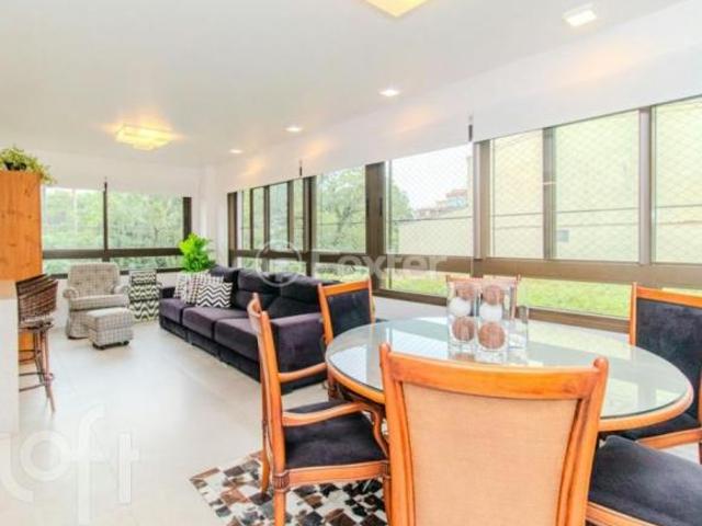Apartamento, 3 dormitórios, 110.9 m², em Menino Deus