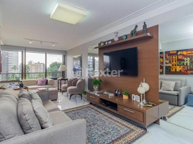 Apartamento, 3 dormitórios, 110 m², em Petrópolis