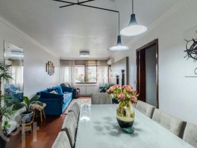Apartamento, 3 dormitórios, 117 m², em Centro