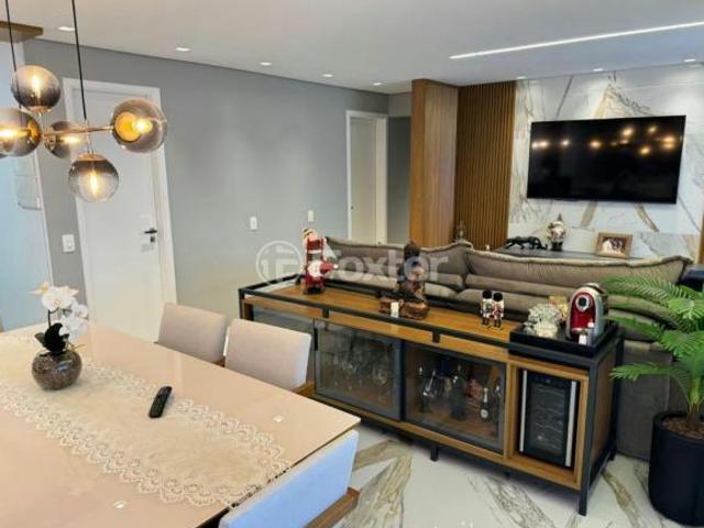 Apartamento, 3 dormitórios, 114 m², em Centro