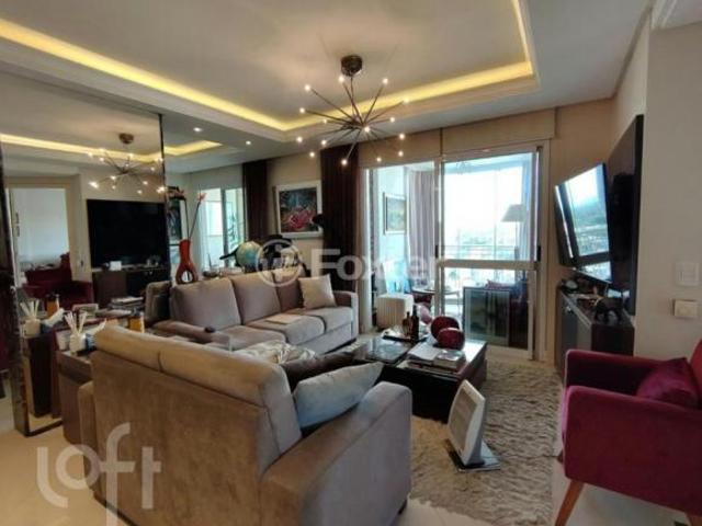 Apartamento, 3 dormitórios, 115 m², em Centro