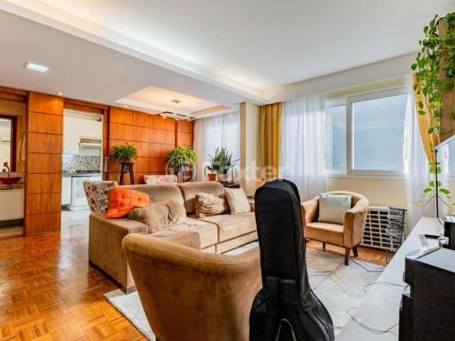 Apartamento, 3 dormitórios, 115 m², em Petrópolis