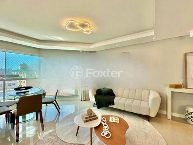 Apartamento, 3 dormitórios, 118 m², em Centro